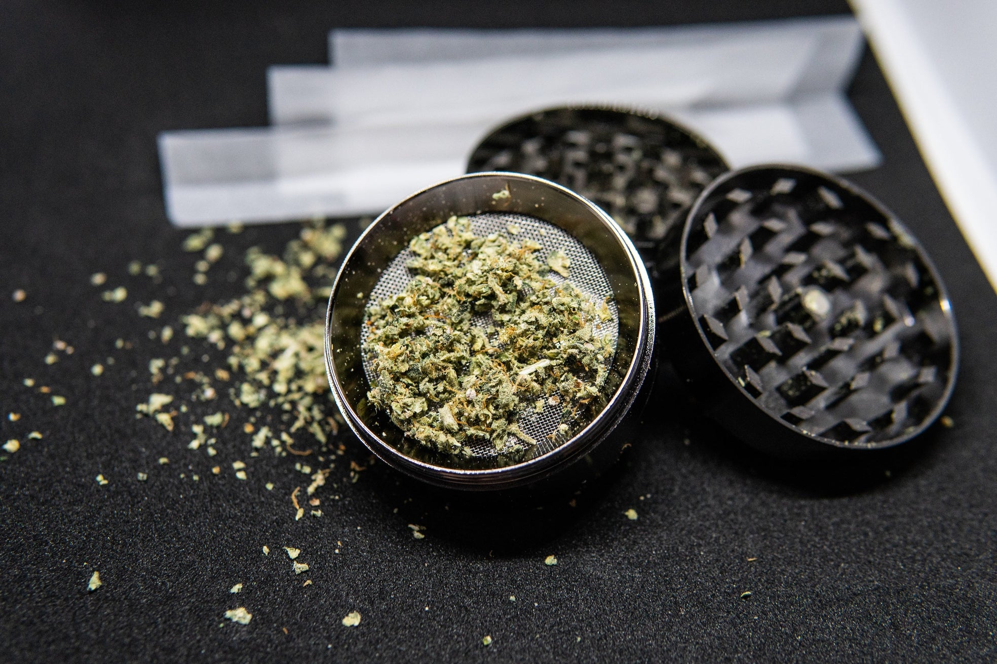 Top 5 Must-Have Accessories for Smokers – Lighter USA